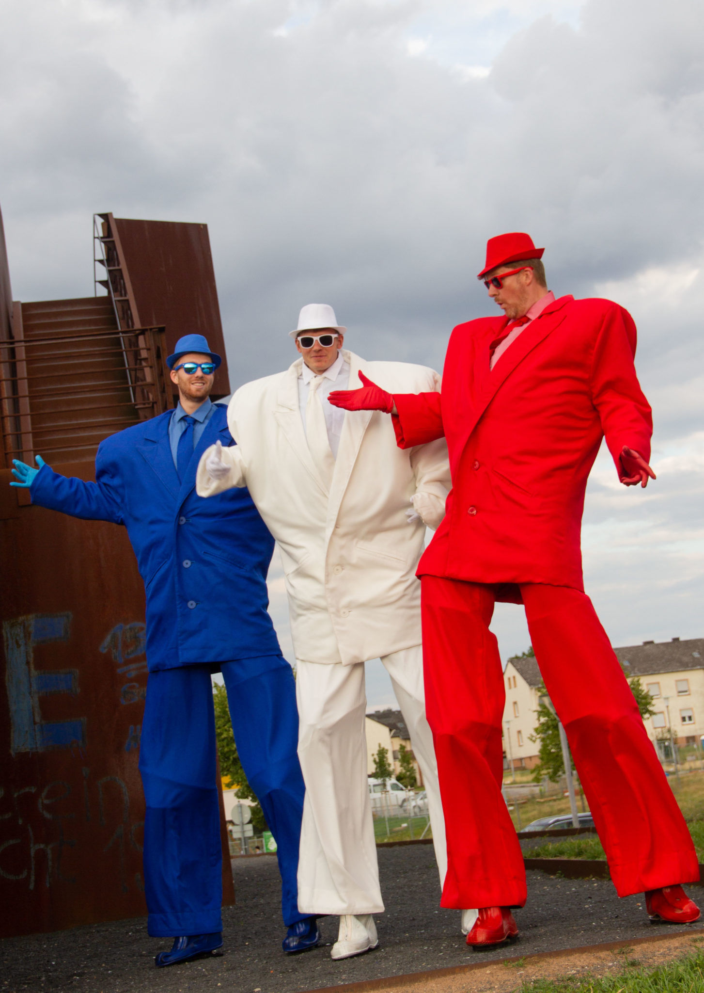 BUSINESSMEN Stilt walking PARADE Entertainers for Shopping Malls ...